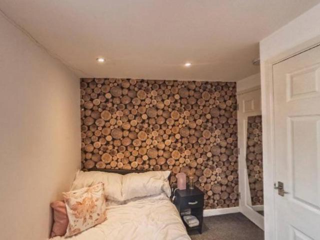Snug double ensuite bedroom in Selly Oak Has a Room