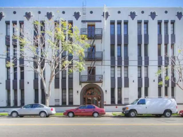 SS EC1 1650 Echo Park Apartments