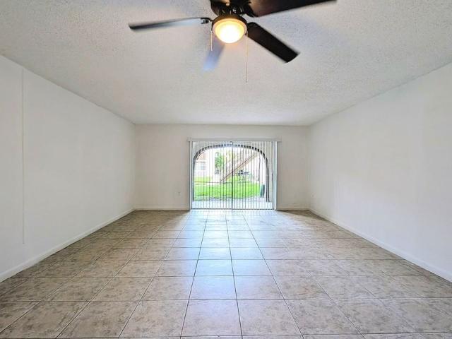 SSET 3 Bedroom Apartment for Rent at 5900 Casa Del Rey Cir, Orlando, FL 32809