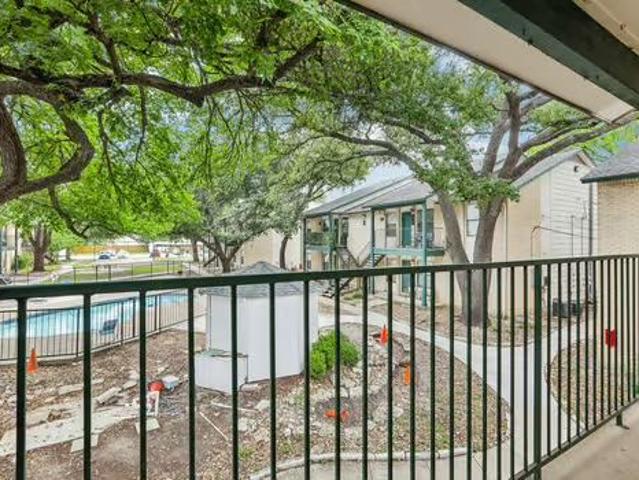 Spotless studio apt includes washerdryer!