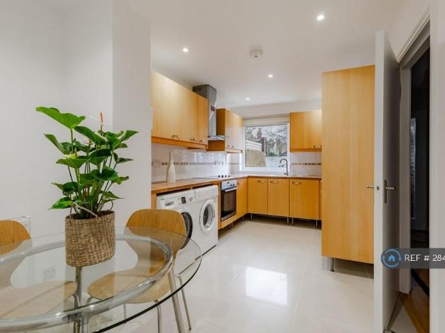 Spondon Road, London, N15 2 bed end of terrace house to rent £2,400 pcm £554 pw