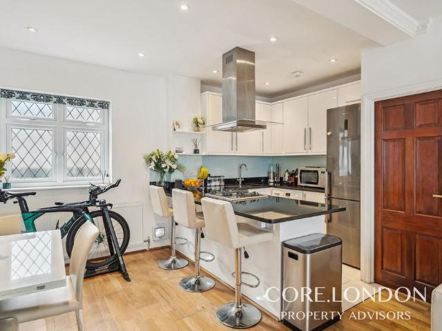 Spooners Mews, Acton, W3 2 bed apartment to rent £2,300 pcm £531 pw