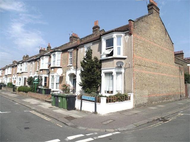 Sportsbank Street, Catford, London, 3 bed flat to rent £2,200 pcm £508 pw