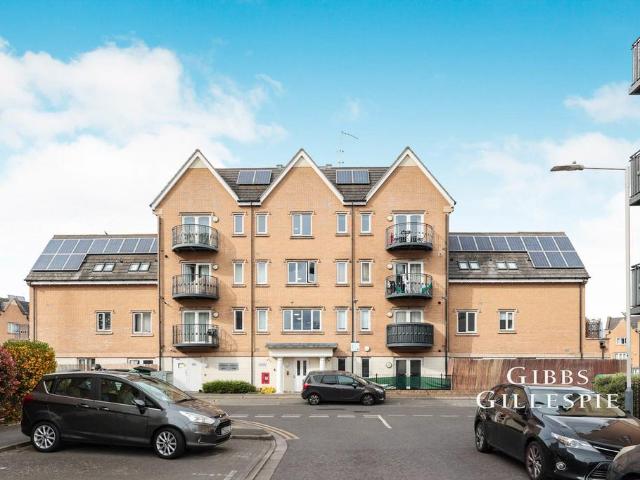 Spa House, 48 Varcoe Gardens, Hayes, UB3 2 bed flat to rent £1,800 pcm £415 pw