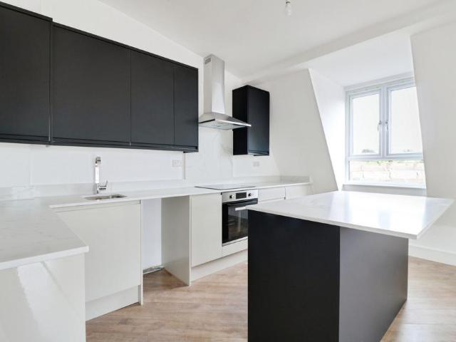 Spa Road, Hockley, SS5 2 bed apartment to rent £1,600 pcm £369 pw