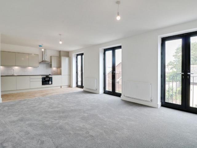 Spa Road, Hockley SS5, 2 bed flat to rent, £1,500 pcm | PrimeLocation