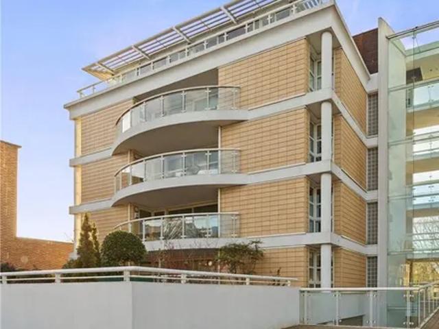 space, 23 Brook Parade, Chigwell, IG7 6PY, United Kingdom | 2 bed apartment for rent #139543726 | Rentberry