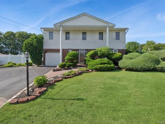 Spacecraft Ln, Hauppauge, Home For Sale