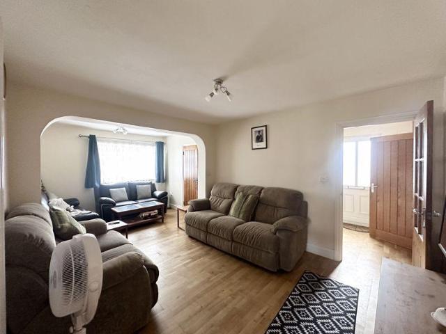 Spackmans Way, Slough, SL1 6 bed terraced house to rent £4,000 pcm £923 pw