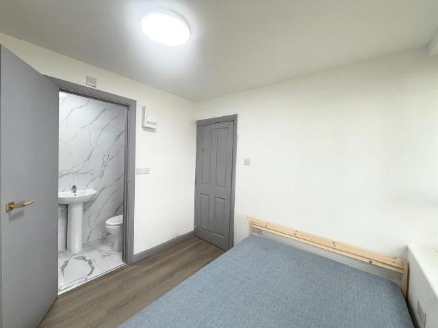 Spackmans Way, Slough SL1, Room to rent, £750 pcm | PrimeLocation