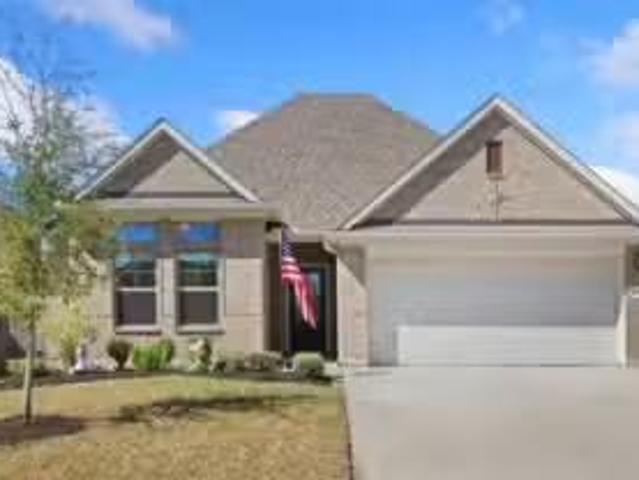 Spacious 4 Bed/3 Bath Single Family Home in League City, TX.