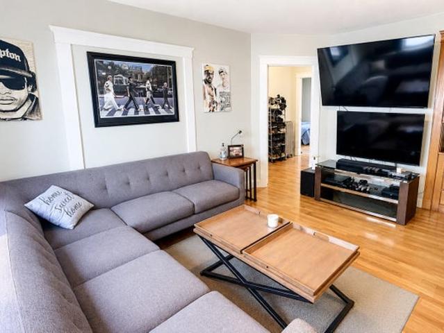 Spacious 4 Bed / 2 Bath Apartment in Winter Hill