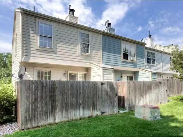Spacious 4 Bed, 2.5 Bath Townhome with Office Potential! Pet.
