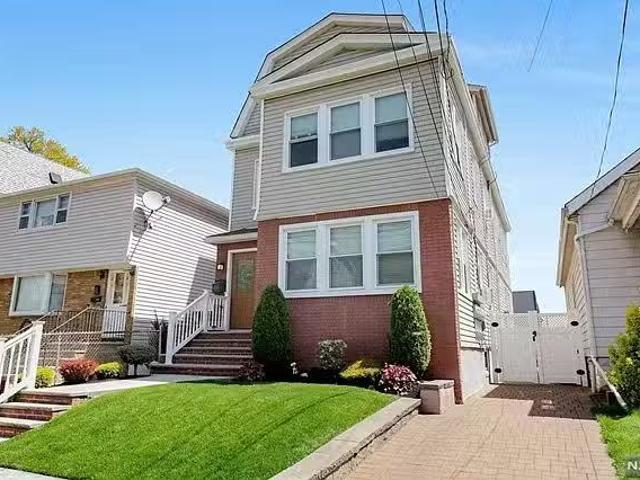 Spacious 4 Bed Unit 1.5 Bath Kearny Multi Family $3500 Ava.