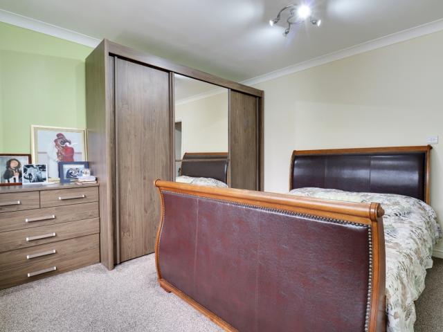 Spacious 4 Bed House in Welling with Large Garden & Driveway