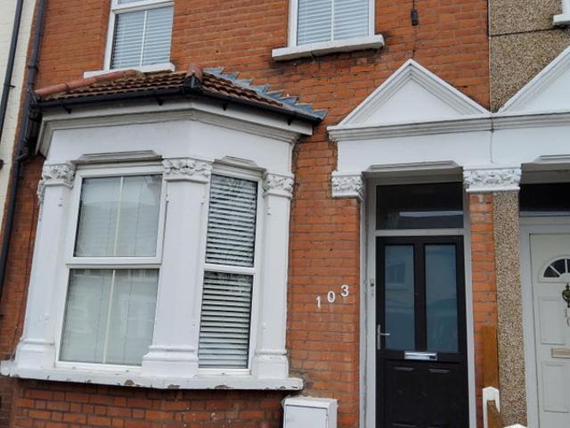 Spacious 4 Bed House in Wood Green – Available Now