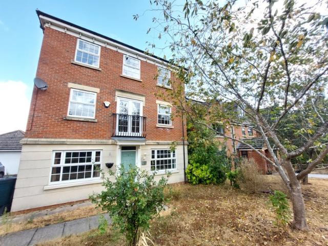 Spacious 4 bed property in Leicester for £1100PCM