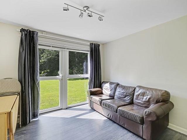 Spacious 4 Bed Student House with Large Communal Garden & Free Parking