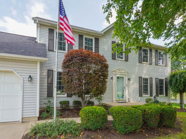 Spacious 4 Bedroom/2.5 Bath single family home!