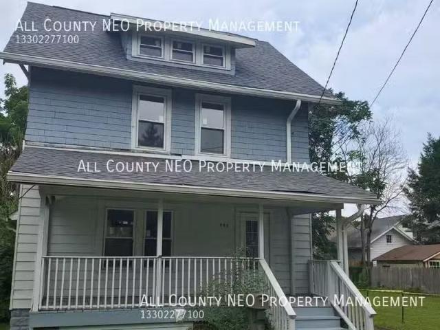 Spacious 4 bedroom, 2 bathroom home for rent! 980 N Howard St