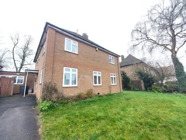 Spacious 4 bedroom for £900 PCM in Kingsbury