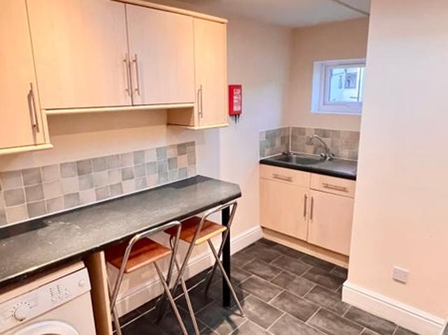 Spacious 4 Bedroom flat in Prime Bishopston