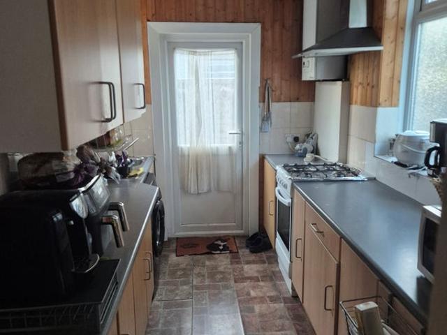 Spacious 4 Bedroom House in Hounslow – Prime Locat