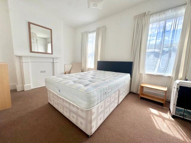 Spacious 4 bedroom house Westfield