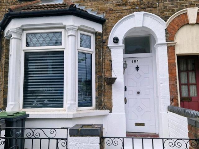 Spacious 4 Bedroom House with Garden – London, N18