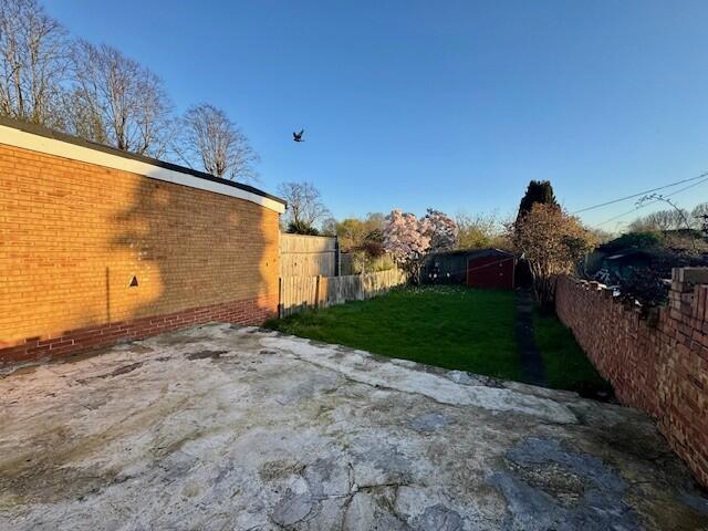 Spacious 4 Bedroom House to Rent Near Rayners Lan
