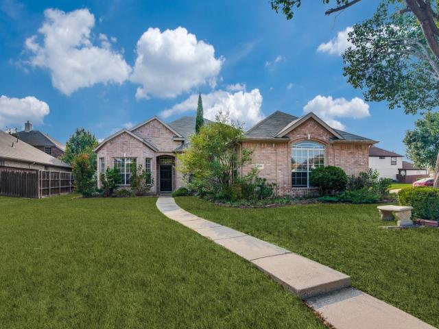 Spacious 4 Bedroom Home with Open Floor Plan in Plano