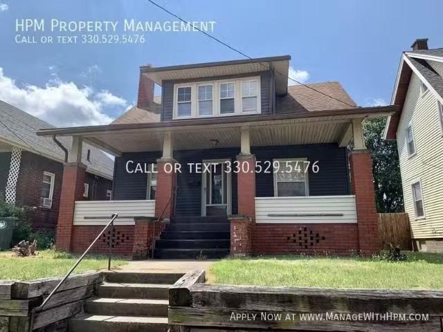 Spacious 4 Bedroom home with 2 Car Garage For Rent! 2704 9th.