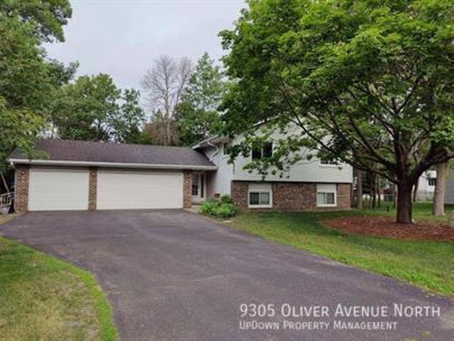 Spacious 4 Bedroom Home in Brooklyn Park – 2,000 Sq Ft of Comfort!