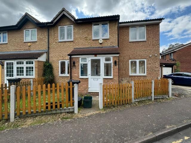 Spacious 4 Bedroom Semi Detached House – Excellent
