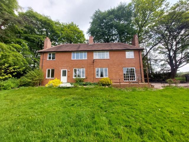 Spacious 4 bedroom property in Rednal