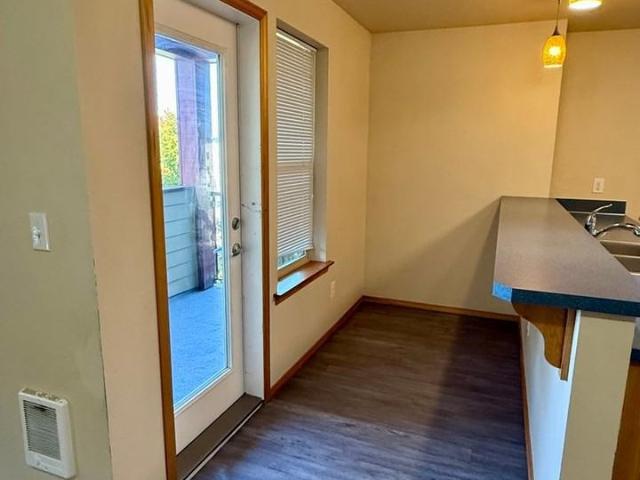 Spacious 4 3 Bedroom Apartment for Rent at 1016 N Garden St, Bellingham, WA 98225 Sehome