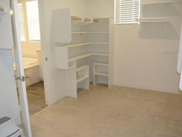 Spacious 4Bed/ w/ Loft in Horse Cr. Apartments in Fallbrook.