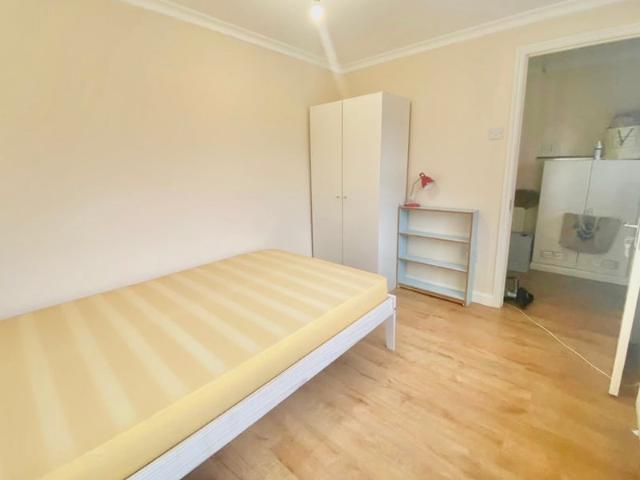 Spacious 4BR house wt garden in Deptford
