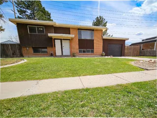 Spacious 5 Bed/2 Bath Single Family Home in Taylorsville, UT.