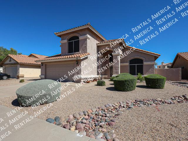 Spacious 5 Bed / 3 Bath Home in Desirable Hillcrest Ranch