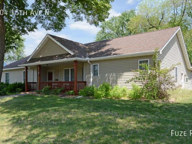 Spacious 5 Bed 3 Bath Home in South St. Paul Available Now!