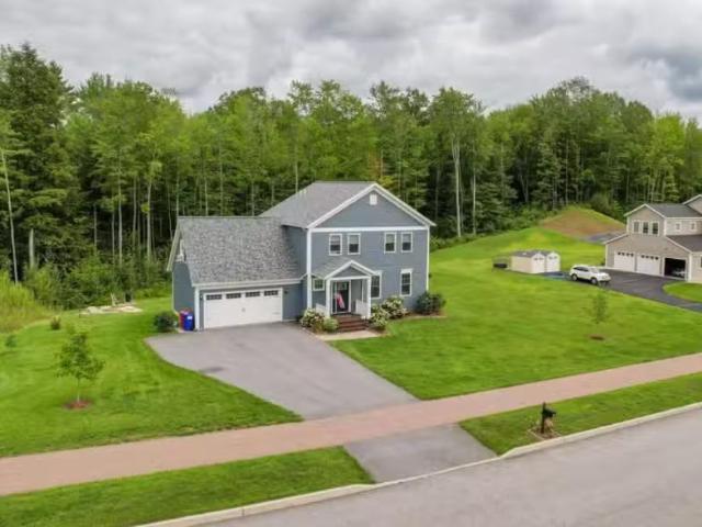 Spacious 5 Bed, 3.5 Bath Single Family Home in Esinteraction J.