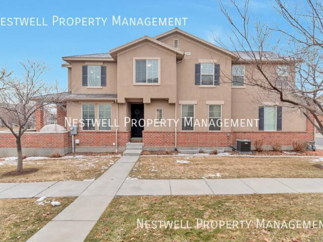 Spacious 5 bed Townhome in West Valley City