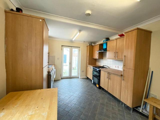 Spacious 5 Bed available on Strode Road