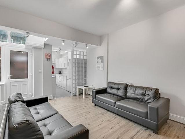 Spacious 5 Bed Student House in Sheffield