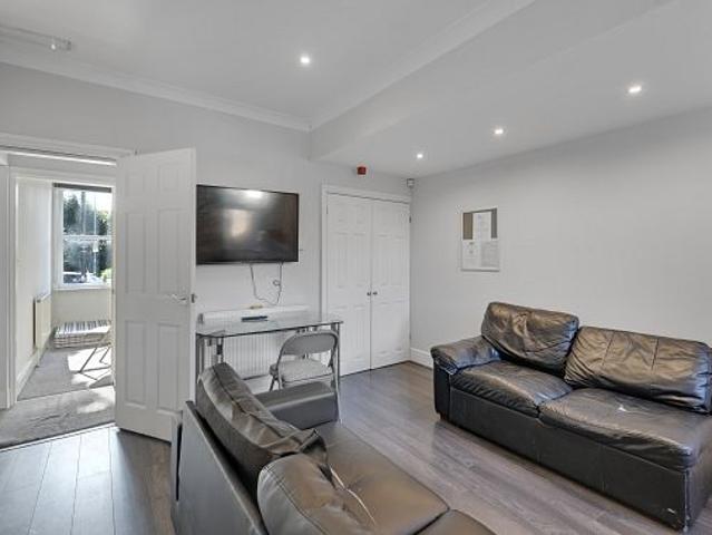 Spacious 5 Bed Student House