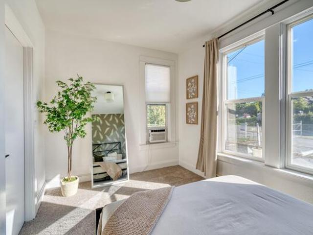 Spacious 5 Bedroom House in Southwest Portland Near OHSU and the River