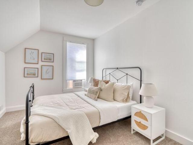 Spacious 5 Bedroom House in Southwest Portland Near OHSU and the River