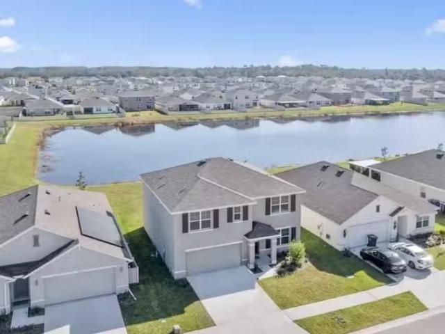 Spacious 5 Bedroom Home with Water View For Rent in Wimauma, F.