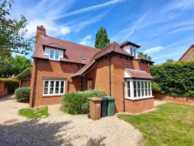 Spacious 5 bedroom property in Long Whittenham